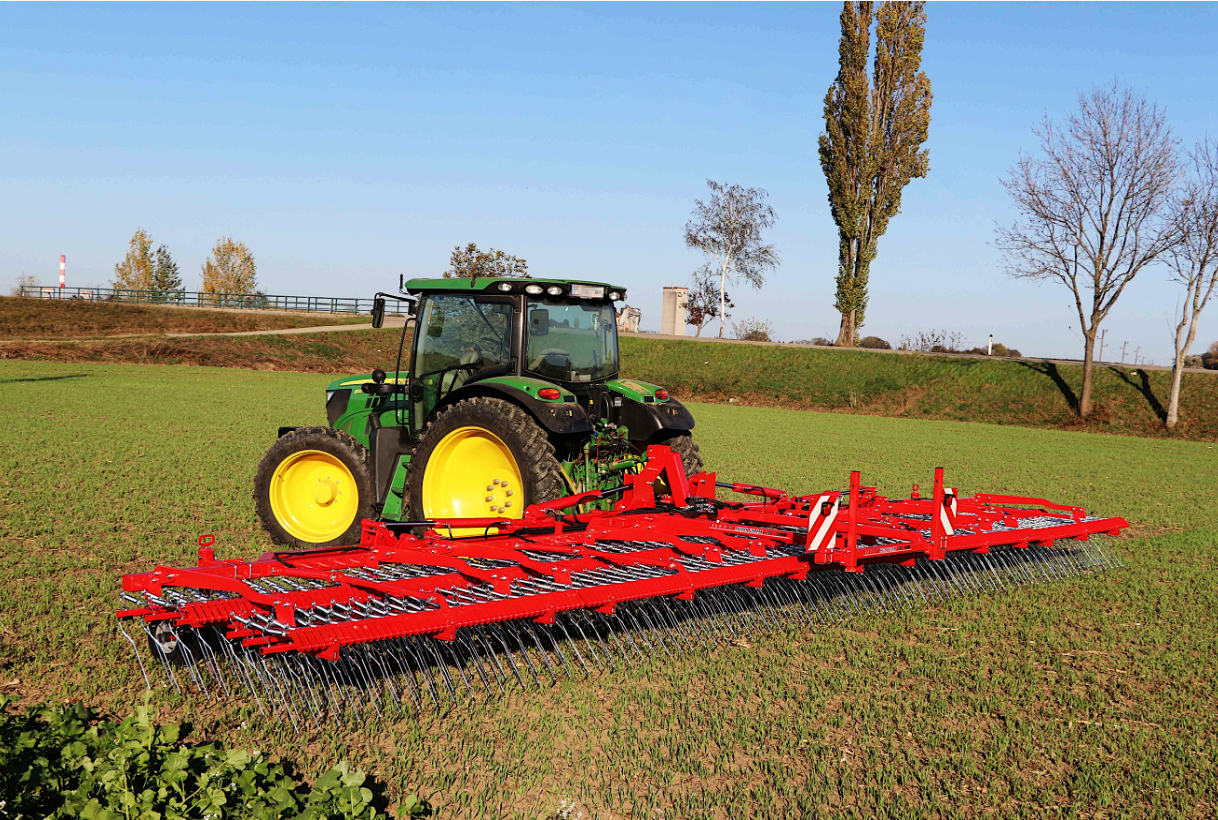 La herse étrille de précision BIO PROFI par AGRIFARM - AGROSOIL